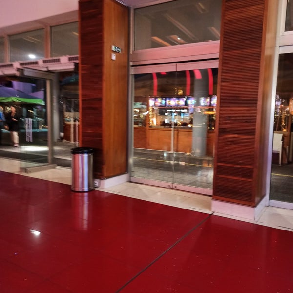 Escape Center - Shopping Mall in Ίλιον