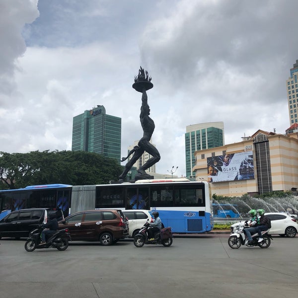 Photos at Patung Pemuda Membangun - Bundaran Senayan - Monument in ...