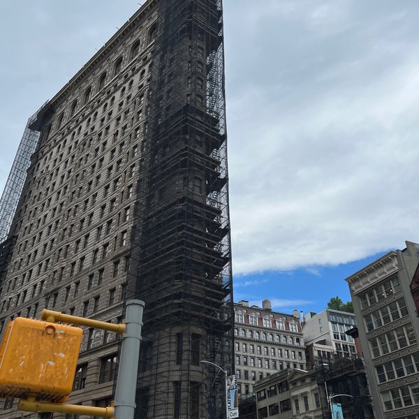 Flatiron Building - Flatiron District - 137 tips from 21321 visitors