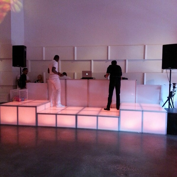 Haute Durvo - Arts and Entertainment in Roslyn