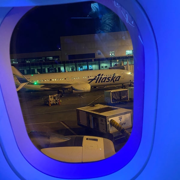 Gate C4 - Airport Gate in Portland