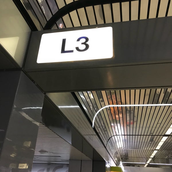 Gate L3 - Airport Gate
