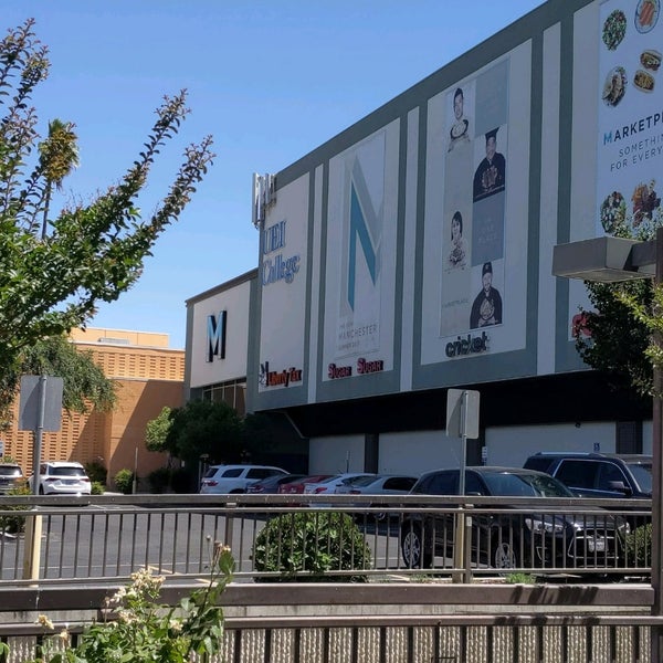 Manchester Center - Shopping Mall in McLane