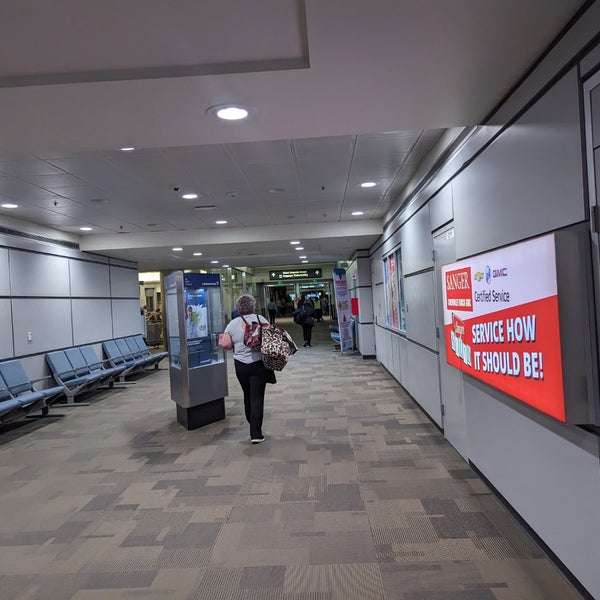 Photos at Fresno Yosemite International Airport (FAT) - International ...