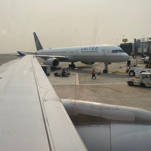 Gate E13 - 1 tip from 1215 visitors