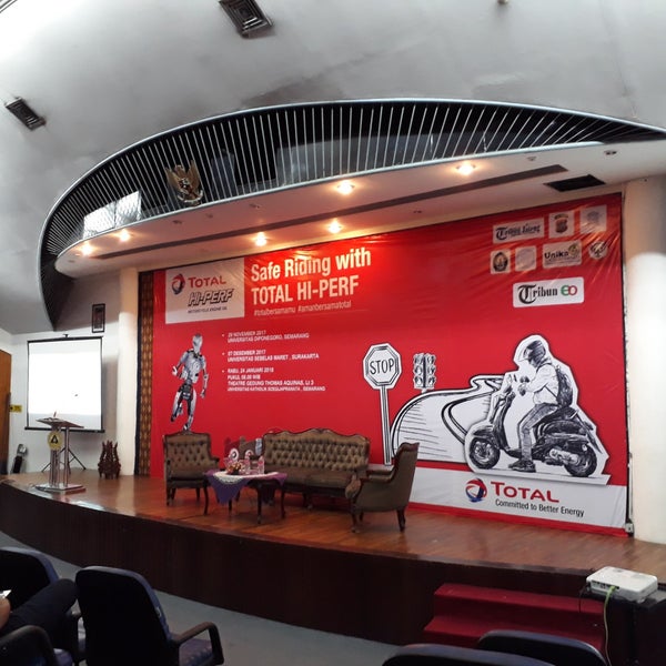 Gedung Thomas Aquinas Unika Soegijapranata - University in Semarang