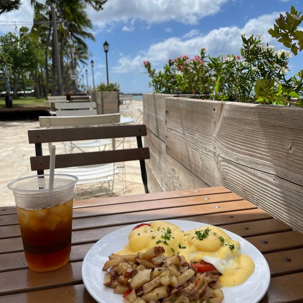 Barefoot Beach Cafe - Café in Honolulu