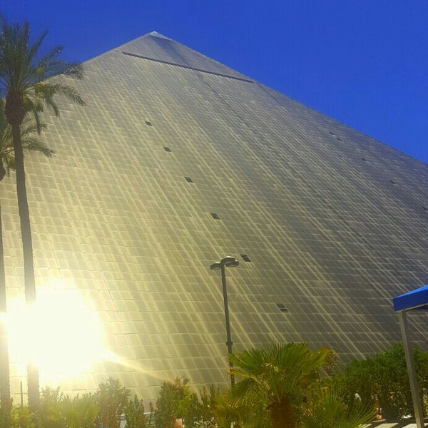 Photos at Luxor Oasis Pool Bar - Hotel Bar