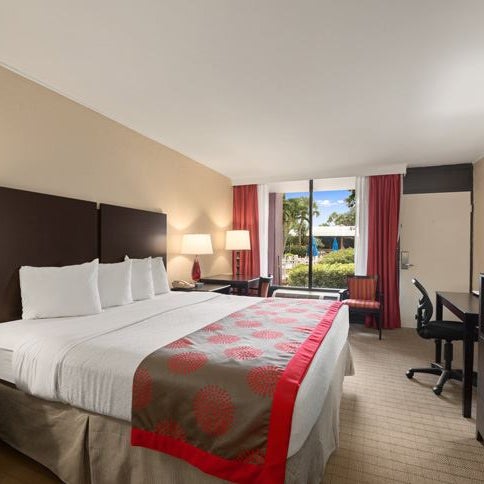 Ramada Naples - 13 tips from 445 visitors