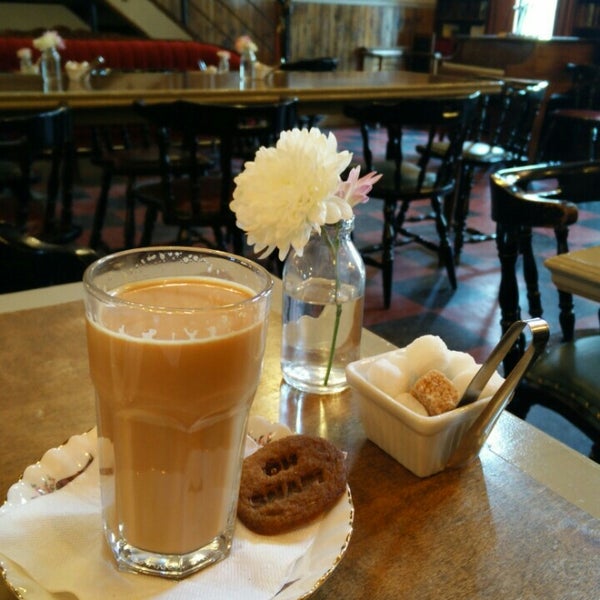 Photos at Salon de thé Cardinal / Cardinal Tea Room - Mile-End ...