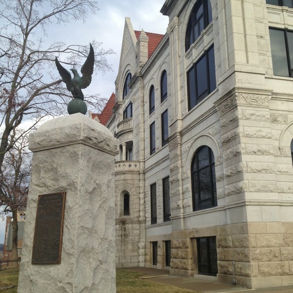 Cole County Courthouse - Courthouse in Downtown Jefferson City