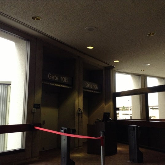 Gate G2 - Airport Gate in Honolulu
