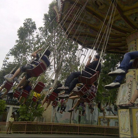 Enchanted Kingdom Flying Fiesta