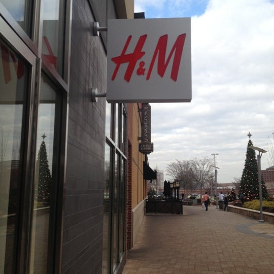 H&M - Cumberland - 1620 Cumberland Mall