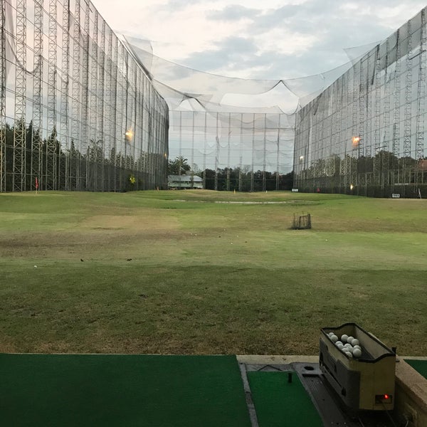 Par 3 Masters Golf Club - Golf Driving Range in จตุจักร