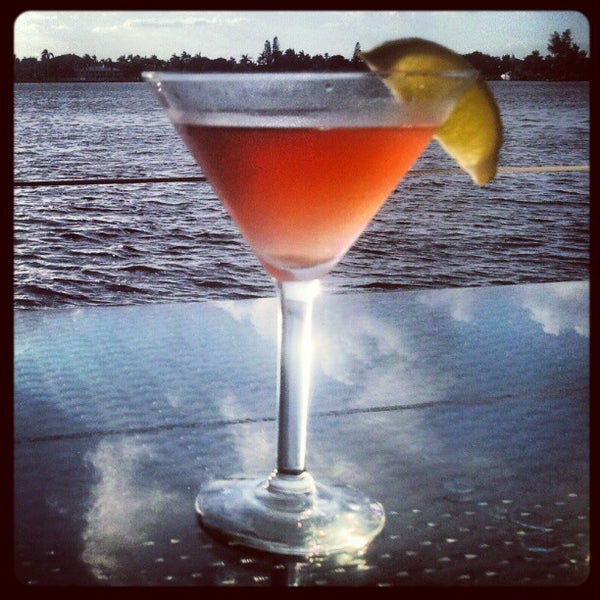 GG's Waterfront Bar And Grill - Seafood Restaurant in Hollywood