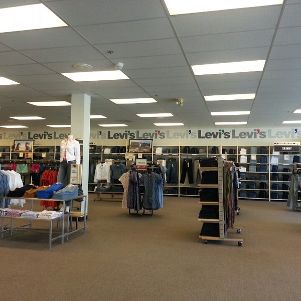 Levi's Outlet (Now Closed) - Tracy, CA