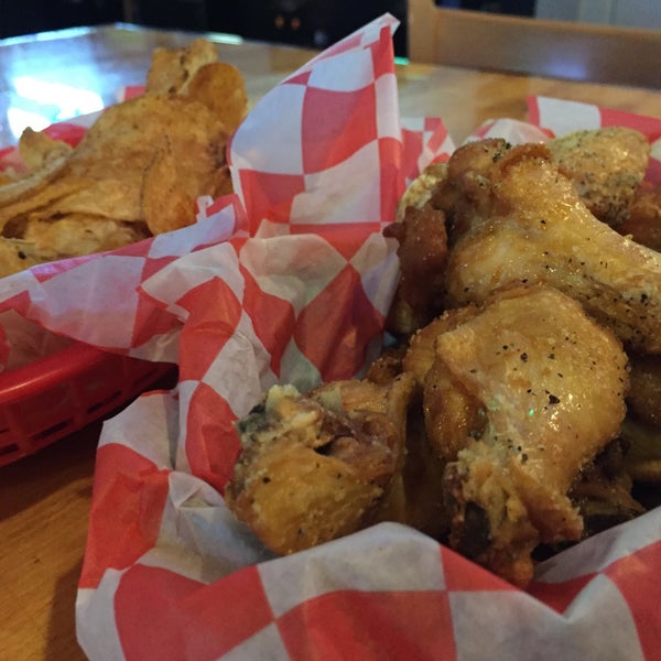 Sidelines Sports Bar & Grill - Wings Joint in Fort Myers