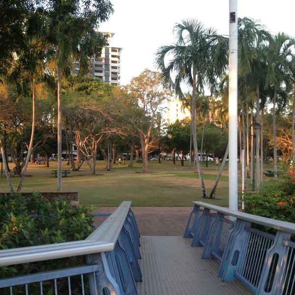 Esplanade - 15 visitors