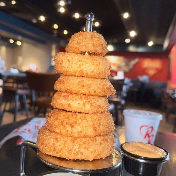 Red Robin Gourmet Burgers and Brews - Burger Joint in Aurora