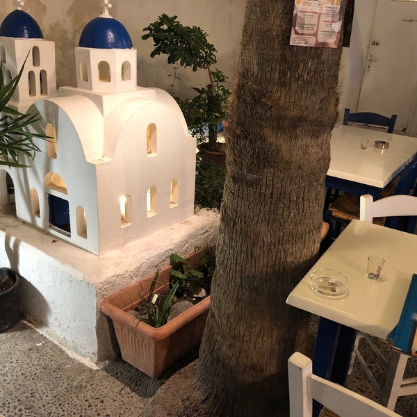 Οι Έλληνες (The Greeks) - Greek Restaurant in Σαντορίνη