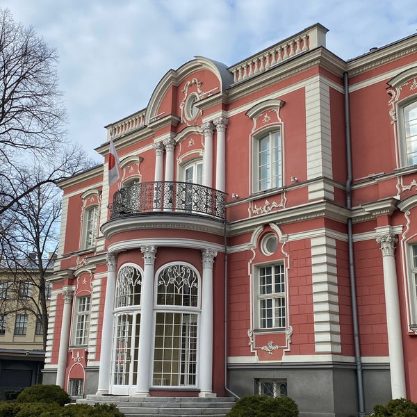 Destroyed Russian tank displayed in front of Russian Embassy at Berlin ...