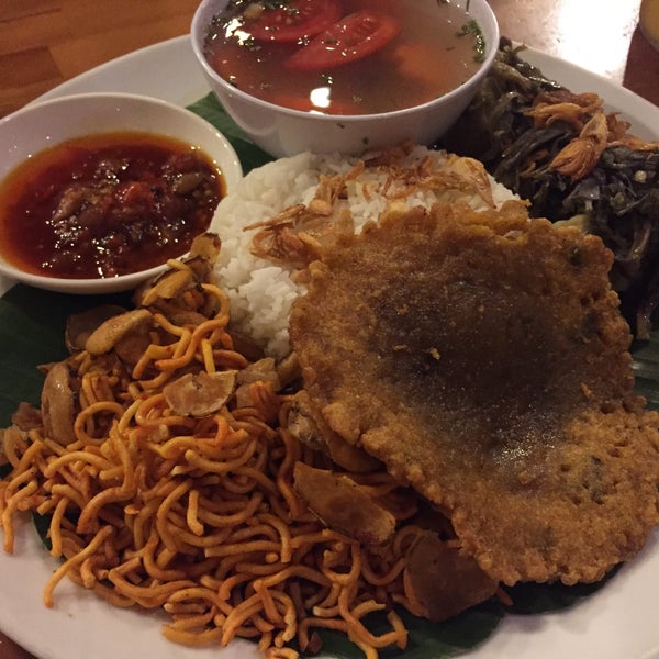 Lekker Urban Food House - Café in Medan