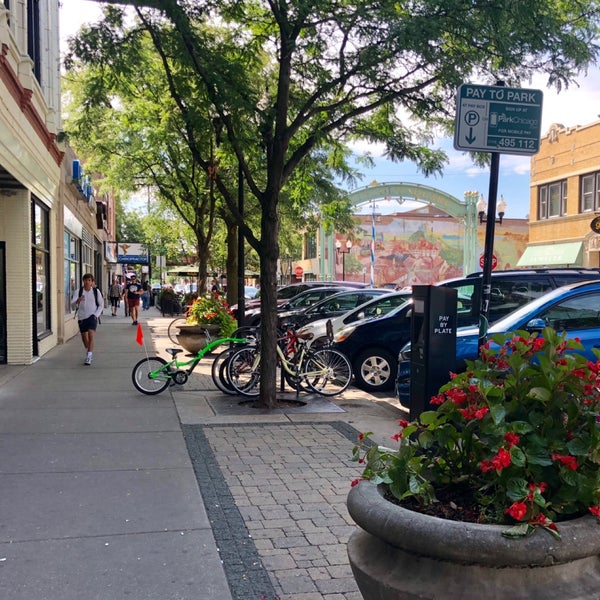 Lincoln Square - Ravenswood - Chicago, IL