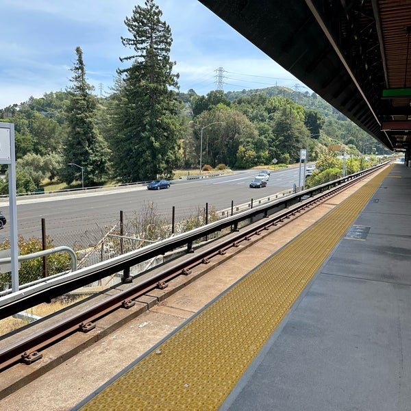 Orinda BART Station - Metro Station in Orinda
