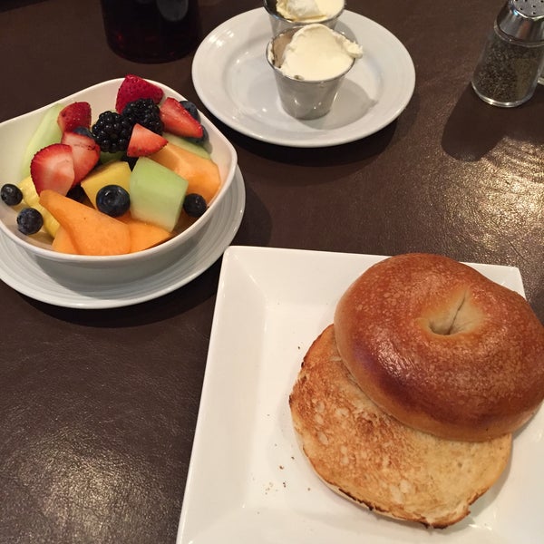 Viand Bar & Kitchen (Now Closed) - New American Restaurant in Streeterville