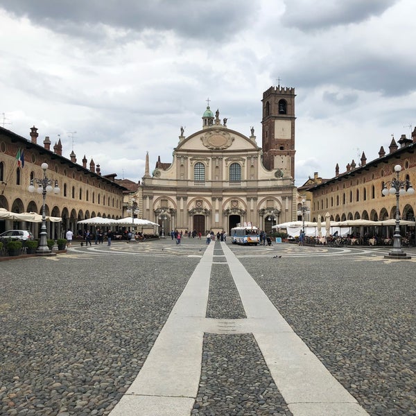 Piazza Ducale - Plaza