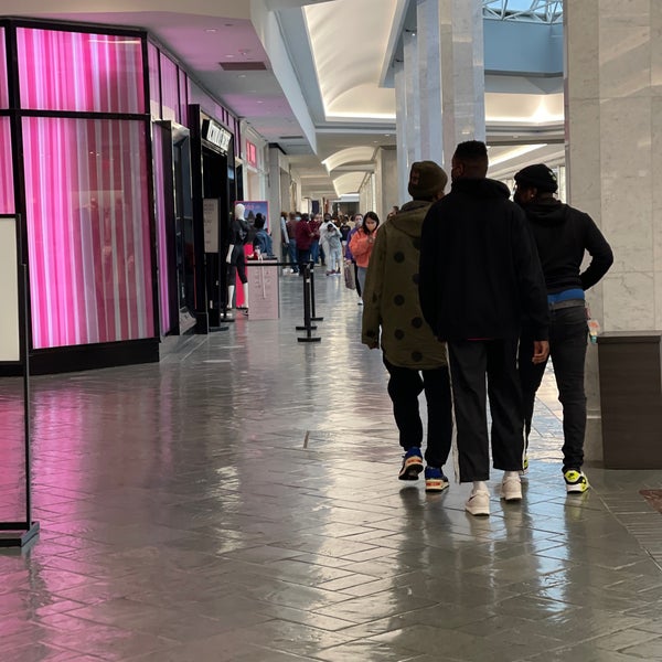 Photos at Apple Lakeside Shopping Center - Electronics Store in Metairie