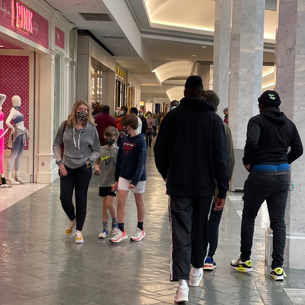 Photos at Apple Lakeside Shopping Center - Electronics Store in Metairie