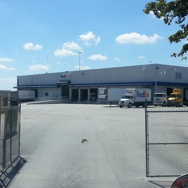 FedEx Ship Center - 1 tip from 117 visitors