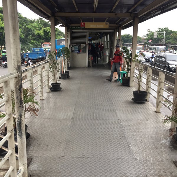 Halte TransJakarta Rawa Buaya - Bus Line in Cengkareng