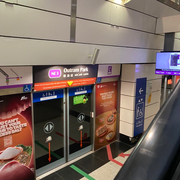 Outram Park MRT Interchange (EW16/NE3) - Metro Station in Singapore