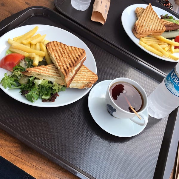 Yasemin Cafe - Karşıyaka'da Kafe