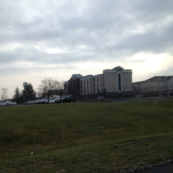 Holiday Inn Express & Suites Fort Wayne - 5915 Ellison Rd