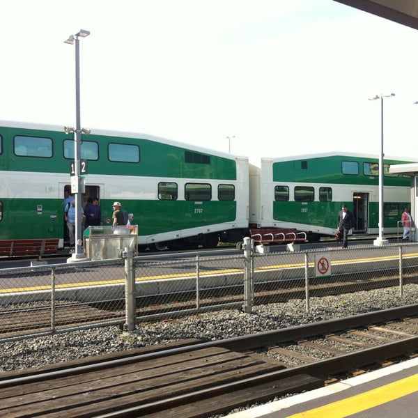 Clarkson GO Station - Train Station