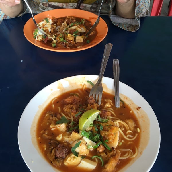 Abdullah Bacha Mee Rebus & Rojak - Bumbung Biru