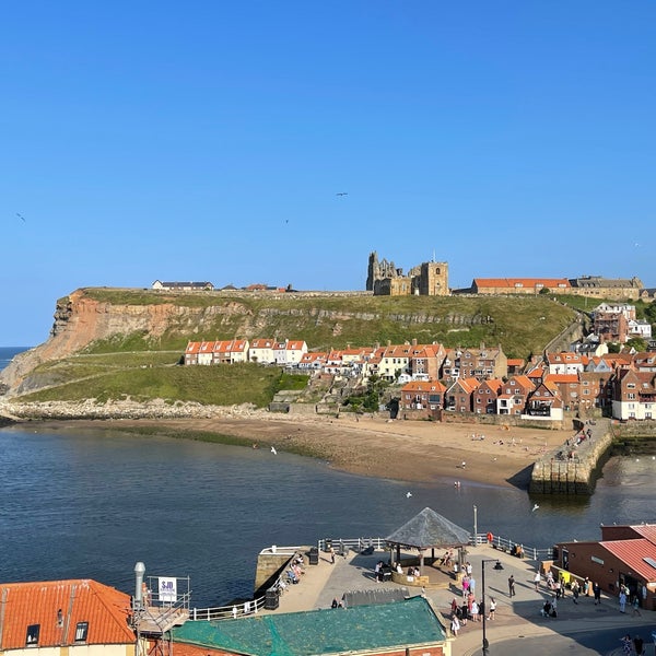 West Cliff Beach - Beach in Whitby