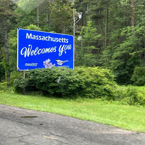 NY/MA Border - Border Crossing