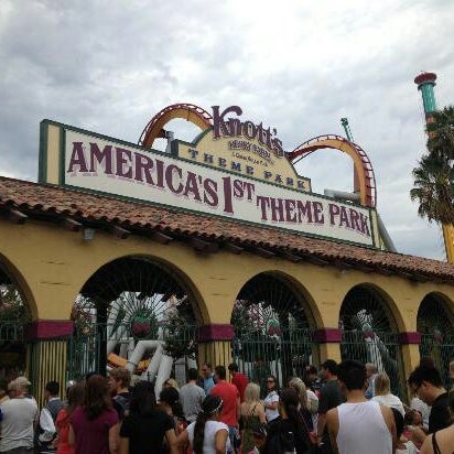 Knotts Berry Farm Marketplace - Shopping Mall