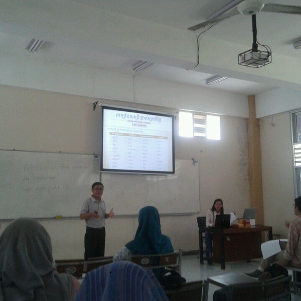 Gedung PWK ITS-103 - College Classroom