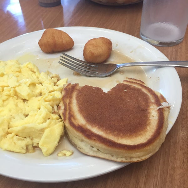 Livingston Dining Commons - College Cafeteria in Piscataway