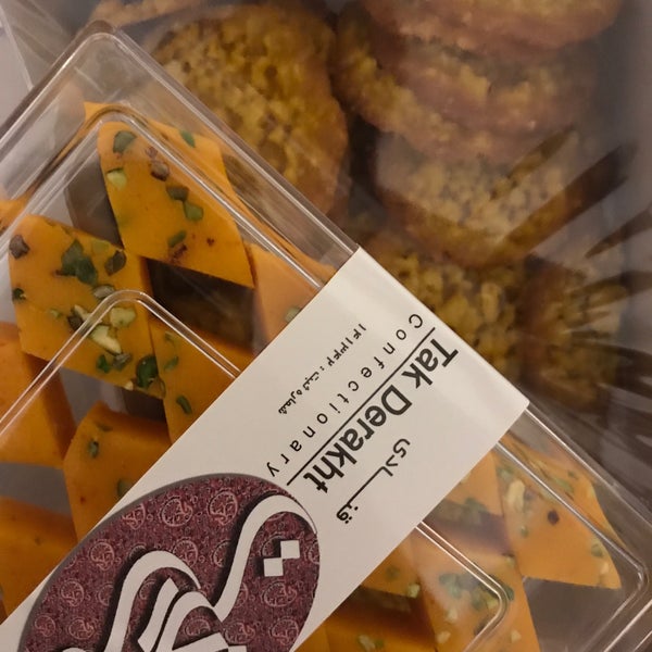 Tak Derakht Confectionary