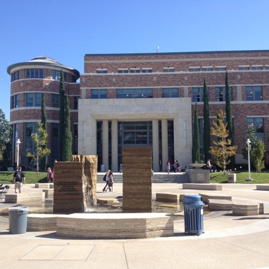 Leatherby Libraries - College Library