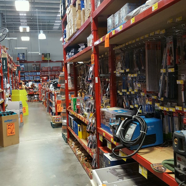 Bunnings Warehouse - Hardware Store