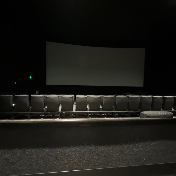 Regal Naples 4DX & IMAX - 15 tips