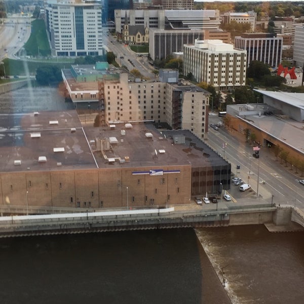 Bridgewater Place - West Grand - 4 tips from 836 visitors